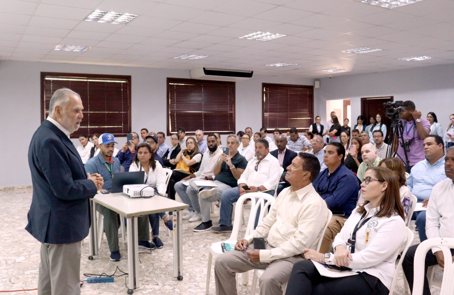 Medio Ambiente impulsa acciones respecto al manejo de la permisología ...