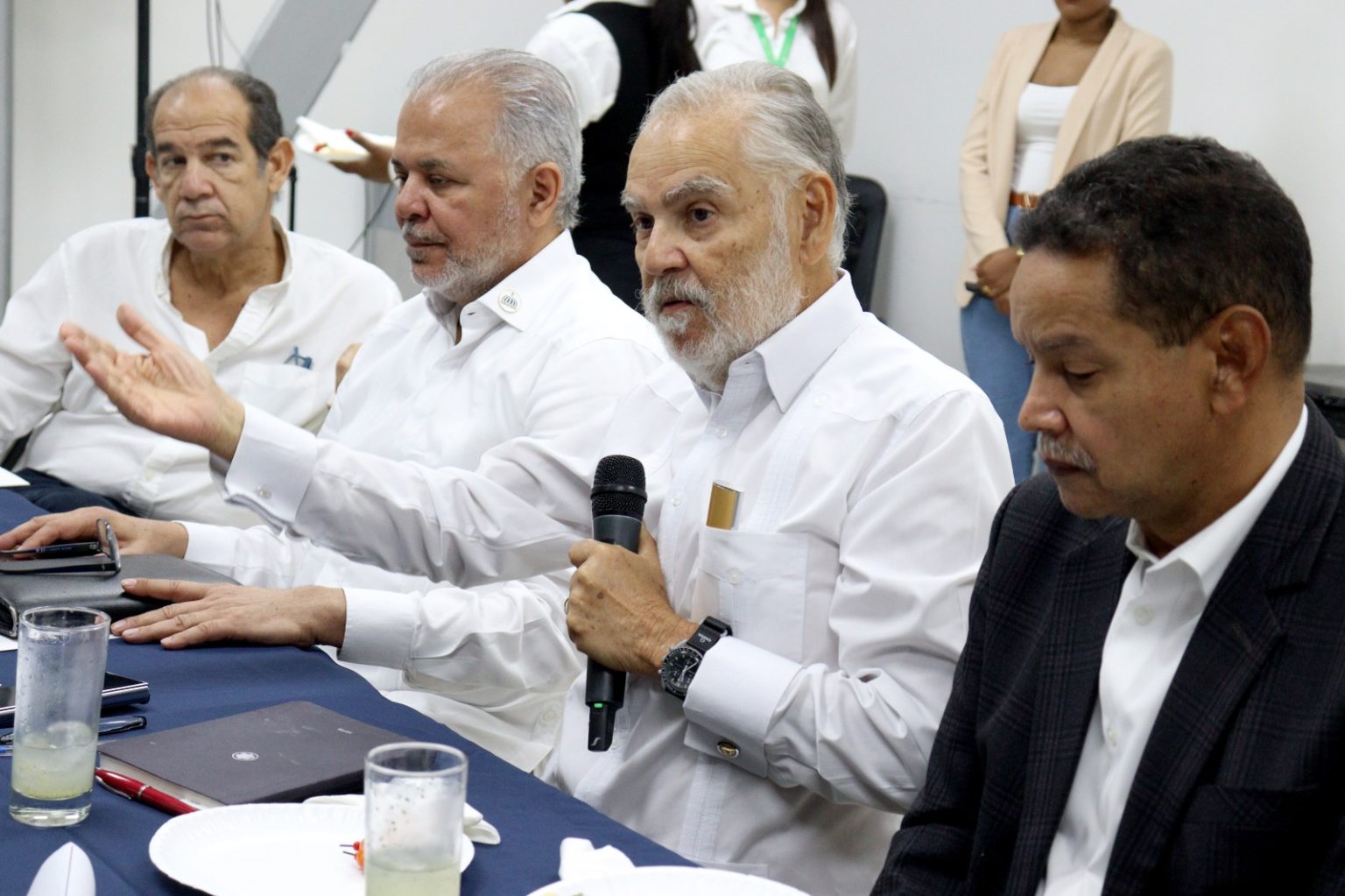 Medio Ambiente trae a experto estadounidense en cuevas para evaluar la situación actual en la ...