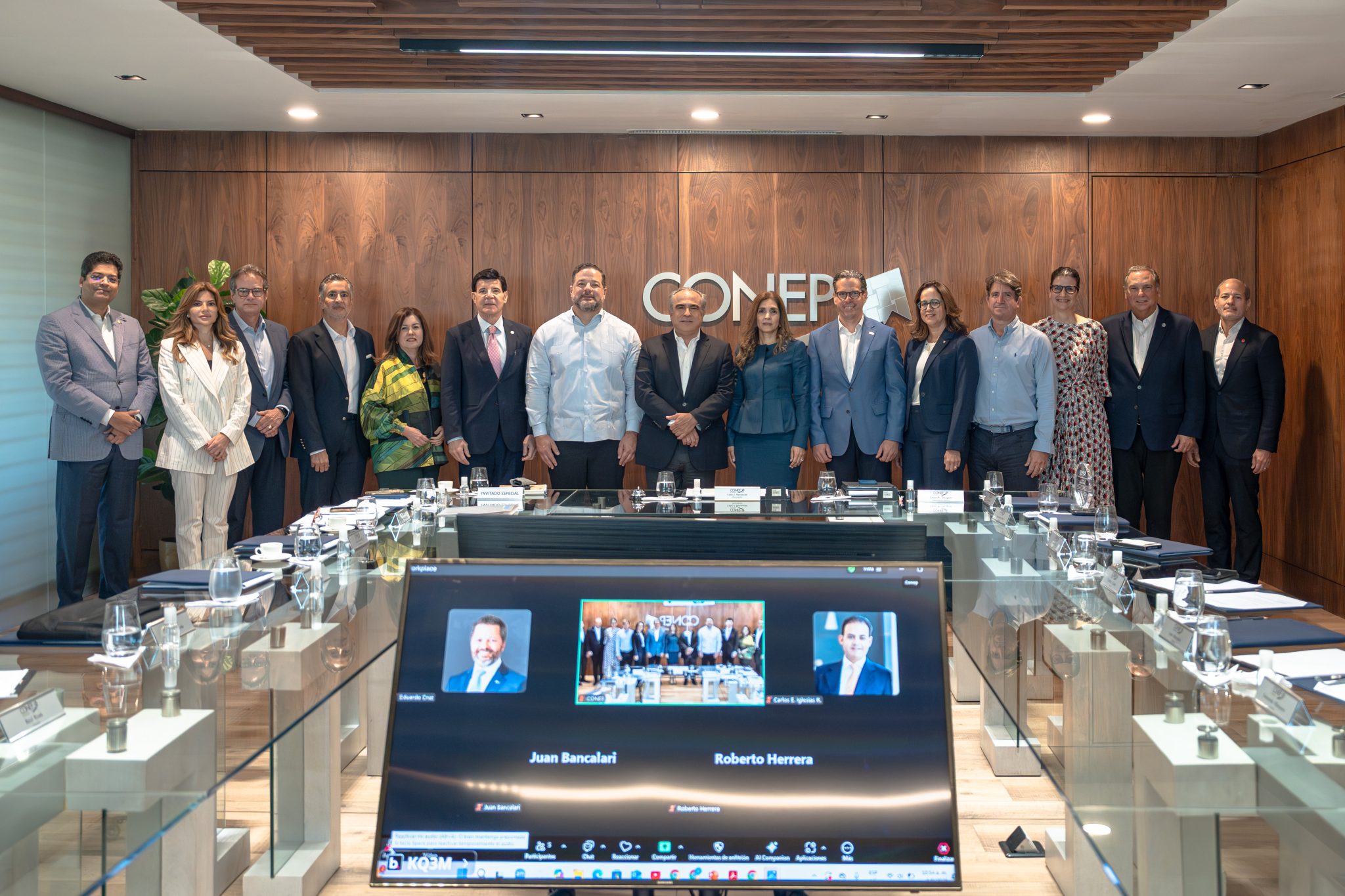 Ministro Paíno Henríquez presentó al CONEP fortalezas y retos de Medio Ambiente | Ministerio de ...